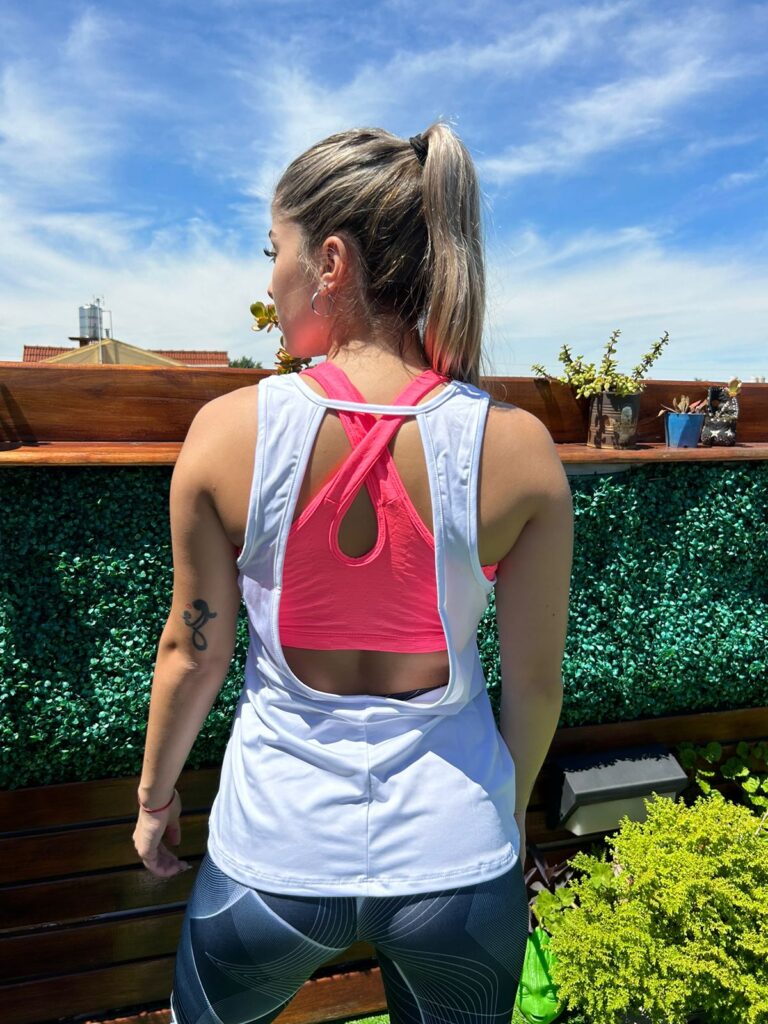 Musculosa Proone Blanca espalda abierta – Calfit – Indumentaria